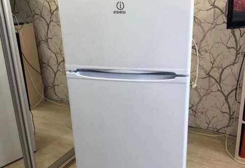Холодильник Indesit 145 cm