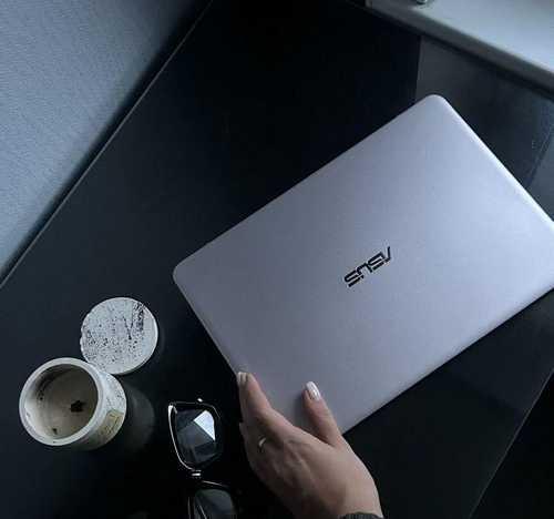 Ноутбук Asus zenbook UX305F