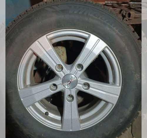 Roadstone Winguard WinSpike 205/70 R15