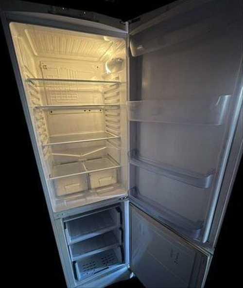 Холодильник бу Indesit 2метра