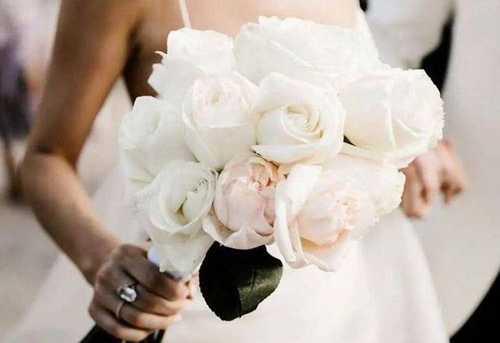 Свадебный букет невесты из пионовидных роз