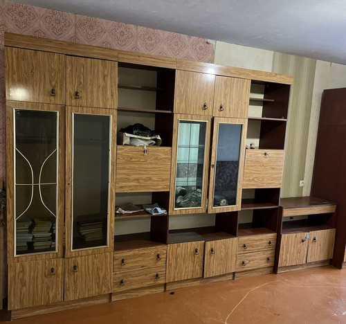 Отдам бесплатно стенку