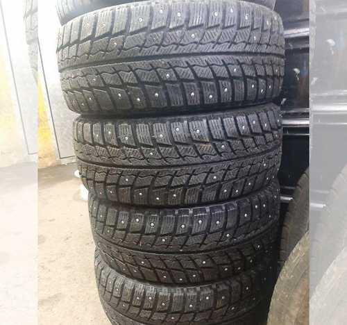 Landsail Ice Star IS33 215/55 R16