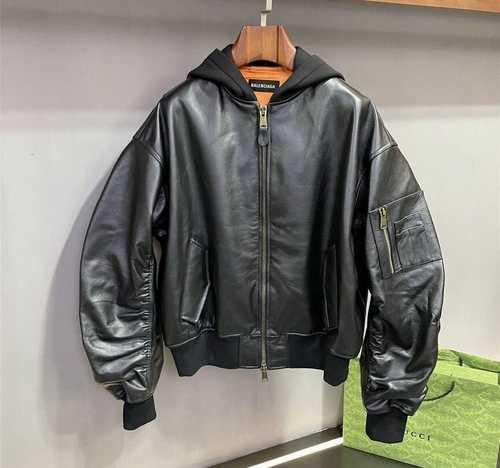 Кожаный бомбер Balenciaga