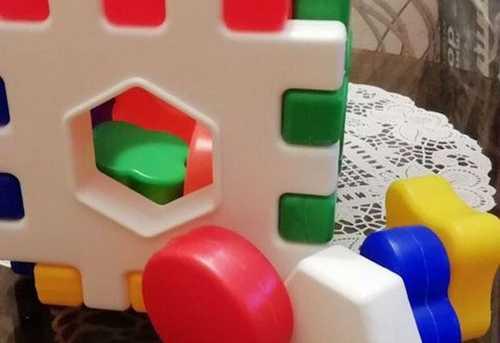 Игрушки развивающие(кубики)