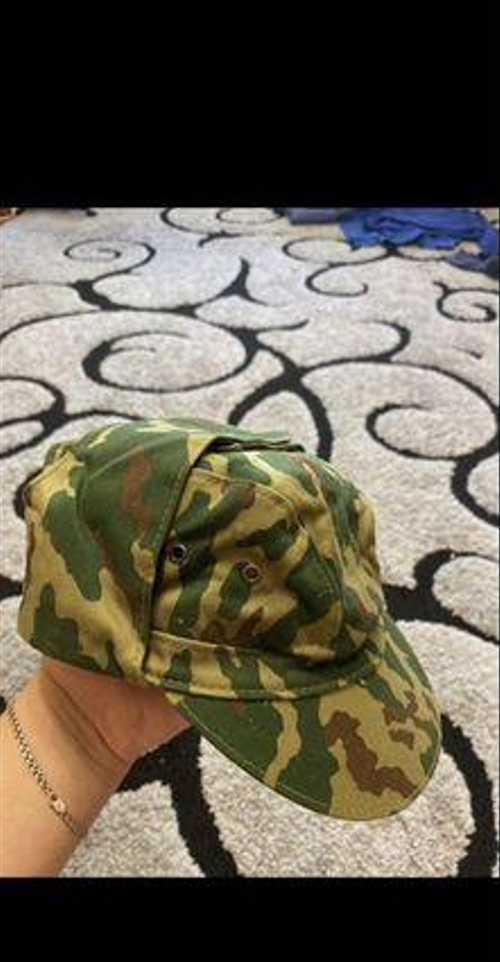 Лот на две кепки