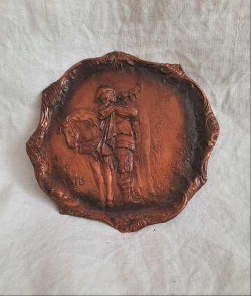 Тарелка настенная медная чеканка СССР Медальон