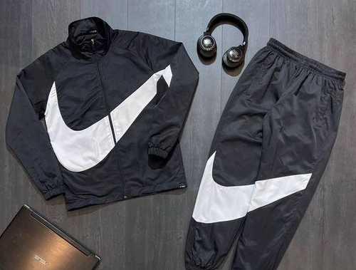 Nike Swoosh костюм