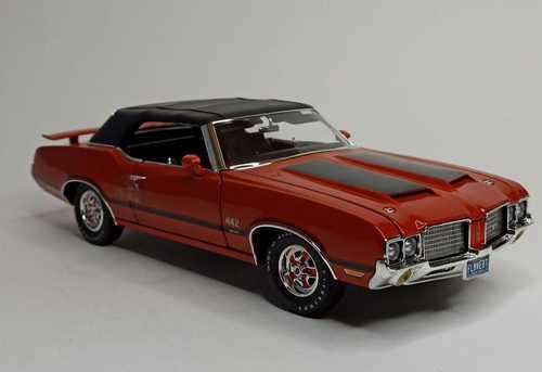 Oldsmobile 442 W-30 1972 Convertible 1:18 GMP/Acme