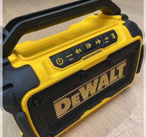 Dewalt DCR010 bluetooth колонка