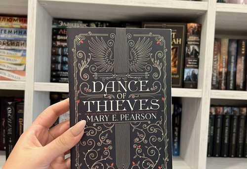 Dance of thieves / танец воров на английском книга
