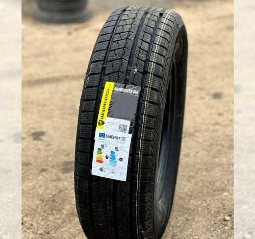 Roadmarch Snowrover 868 235/45 R18 125T