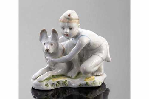 Статуэтка "Юный пограничник с собакой", скульптор