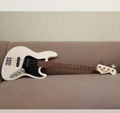 Бас гитара Squier by Fender jazz bass