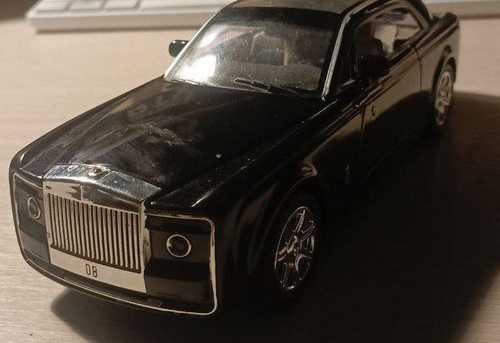 Модель автомобиля Rolls Royce Sweptail 1:24