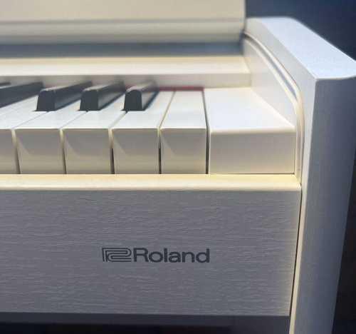 Цифровое фортепиано Roland F701 с банкеткой