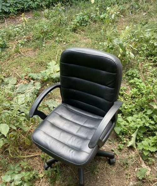 Кожанное компьютерное офисное кресло