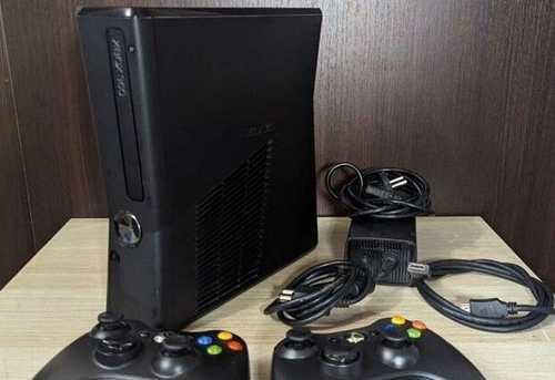 Xbox 360s прошитая freeboot, 2 геймпада