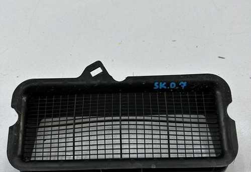 Skoda Octavia A7 рамка воздухозаборника