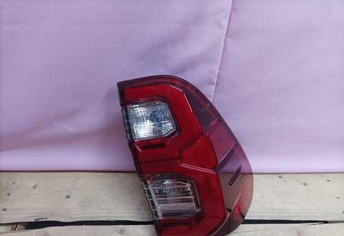 Фонарь правый Toyota Hilux 8 2015