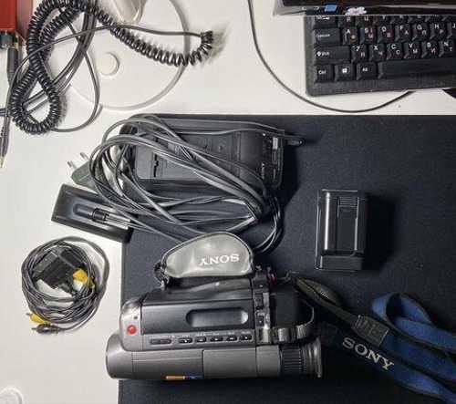 Видеокамера Sony Handicam CCD-TRV12E