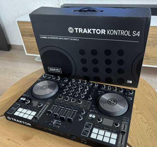 Dj контролер Traktor Kontrol S4 MK3