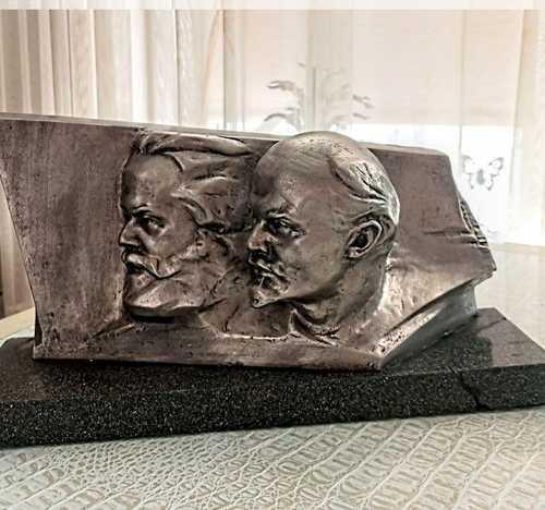 Скульптура Барельеф Карл Маркс и Ленин
