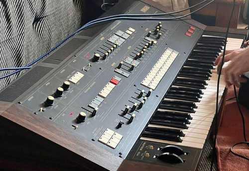 Аналоговый синтезатор Yamaha CS-70M (1981)