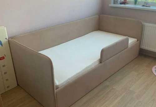 Кровать-диван с матрасом и защитным бортиком
