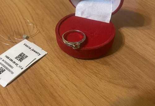 Золотое кольцо с бриллиантом 17.5 размер