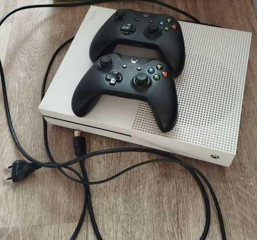 Xbox one s и 2 геймпада