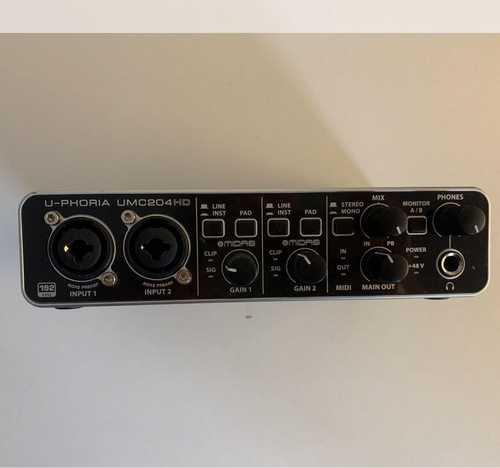 Аудиоинтерфейс Behringer UMC204HD