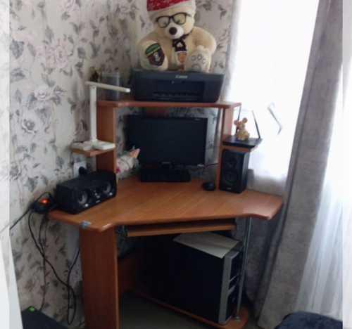 Продам компьютерный стол