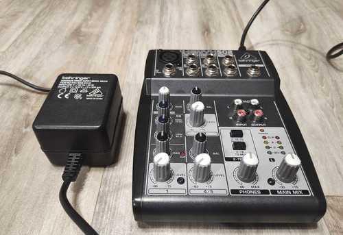 Микшерный пульт Behringer xenyx 502