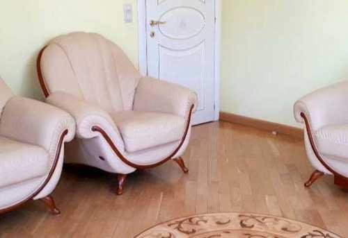 Кожаная мебель диван и 2 кресла Италия