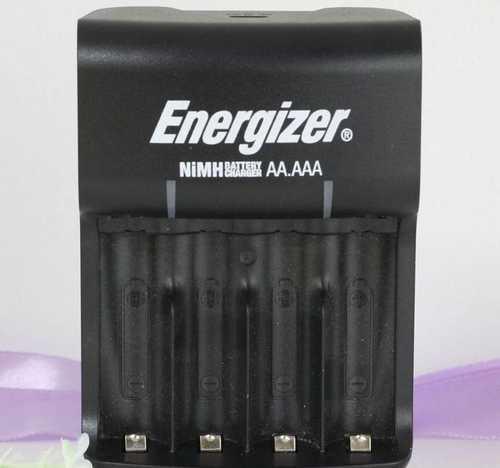 Зарядное устройство Energizer AA/AAA