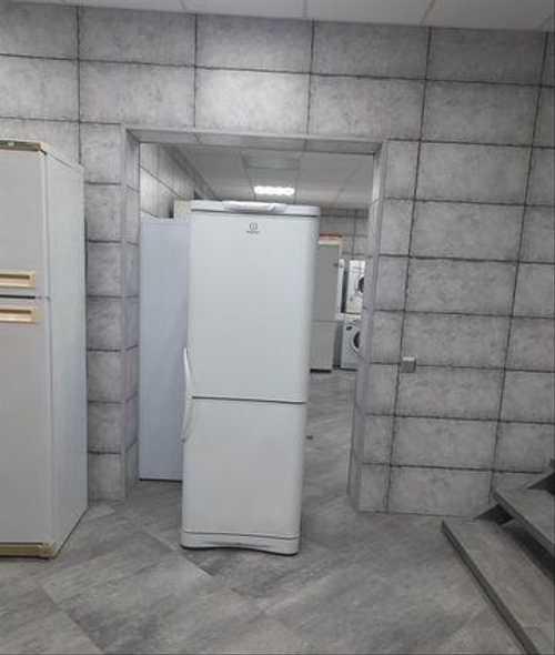 Холодильник Indesit C132G.016