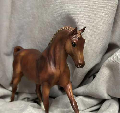 Лошадь Breyer Chestnut Thoroughbred