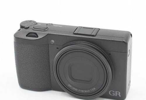 Компактный фотоаппарат Ricoh GR III 28 mm f/2.8