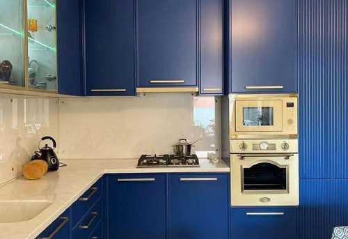 Угловой кухонный гарнитур синий