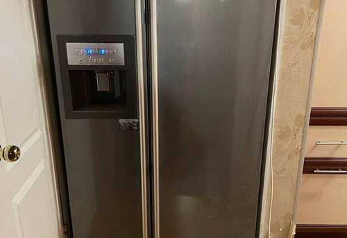 Холодильник Ariston msz 702 nf