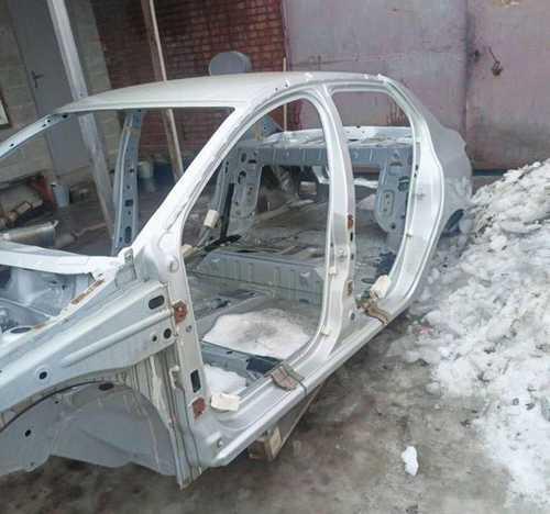 Задняя четверть renault logan 2