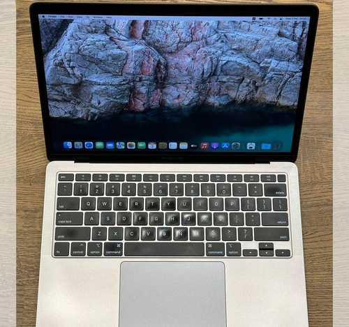 MacBook Air 13 (2020), 256 ГБ, Core i3, 1.1 ГГц, RAM 8 ГБ, Intel Iris Plus Graphics