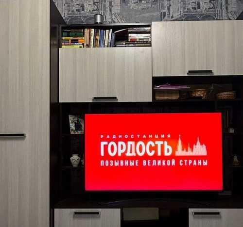 Стенка, тв-зона   2 шкафа для хранения