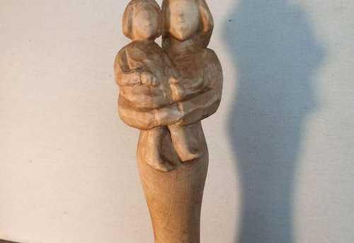 Скульптура мама и малыш