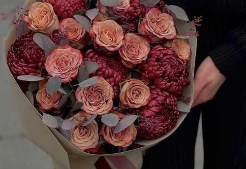 Букет из роз и исклюзивных хризантем