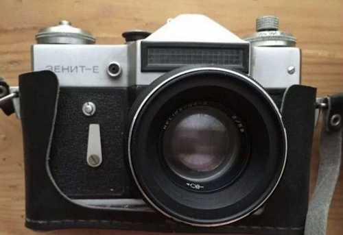 Плёночный фотоаппарат Zenit в чехле