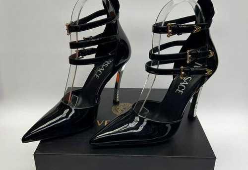 Туфли Versace женские черные лакированные