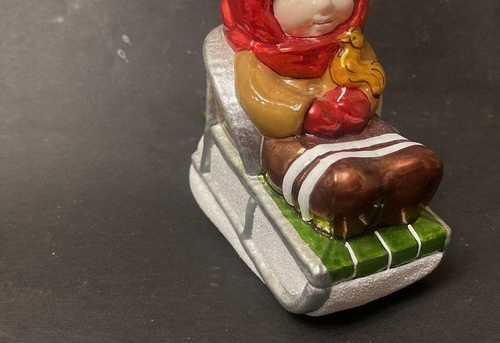 Ёлочная игрушка девочка на санках Польша Bombki