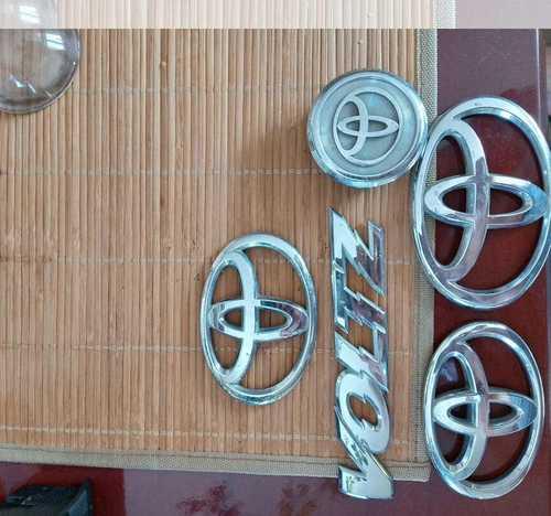 Эмблема toyota corolla